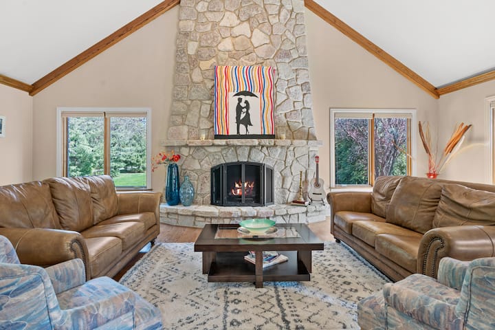 Luxury Getaway 5400sqft –5br/4.5ba W/huge Backyard - Arlington Heights, IL