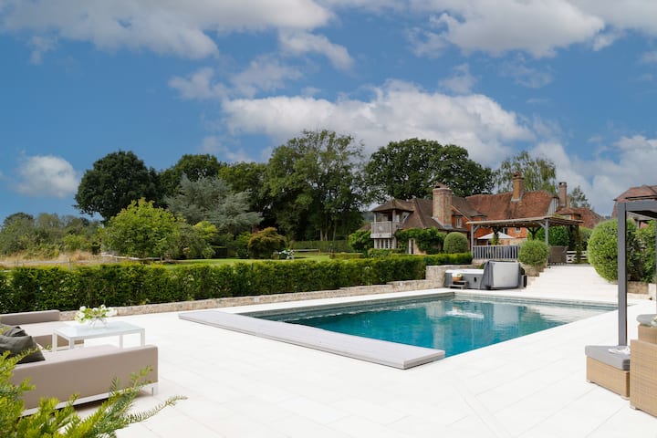Luxury Boltholes | Hunters | Hot Tub-pool-court - South Downs