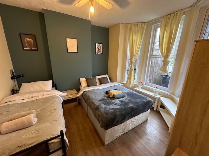 Large Triple Room Prime Location 20 Minutes City - Londra
