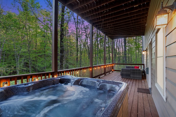 Treetop Haus* Hot Tub*theatre*arcade*dog Friendly - Helen, GA
