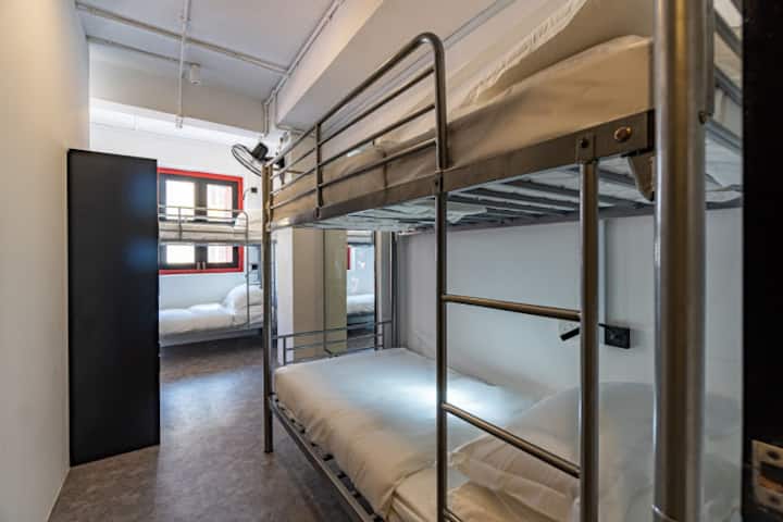 Chinatown: Room With 4 Beds, 1 Min Walk To Mrt - Newton
