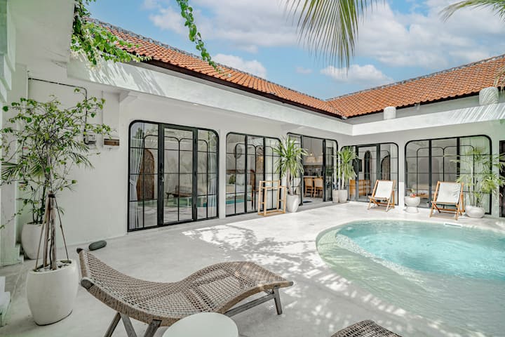 2br Mediterranean Villa Seminyak Floatingbreakfast - Seminyak