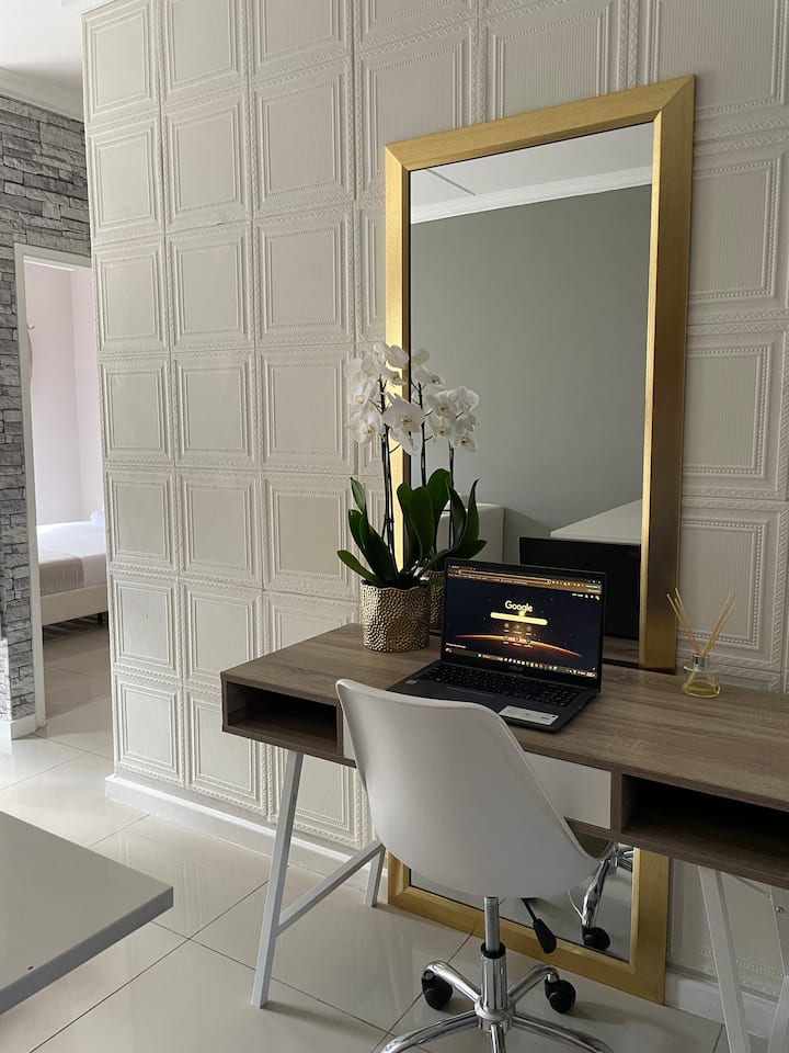 Sleek, Spotless, Work-from-home Sanctuary - Midrand