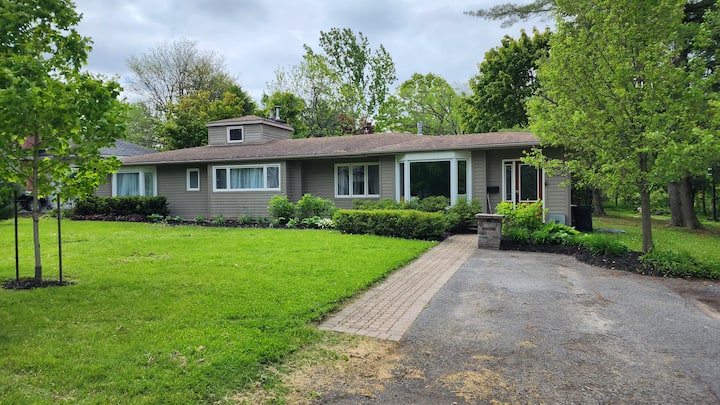 3 Beds 1.5 Baths House - Kingston