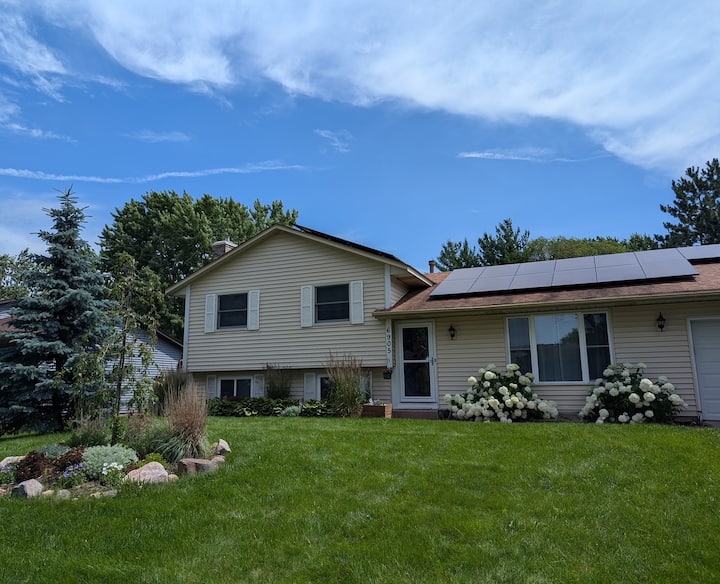 Kid & Pet Paradise! Family, Couples Retreat - Woodbury, MN