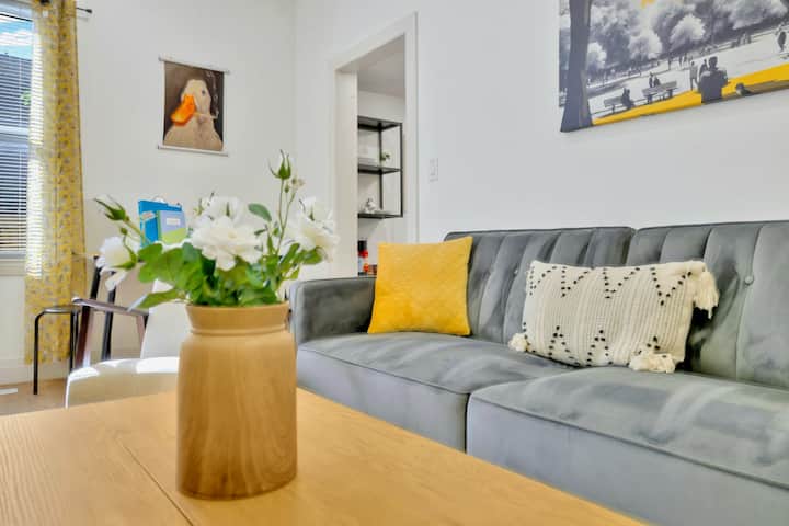 Granite Counters, Modern 1br Walk To Casino - Windsor, ON, Canada