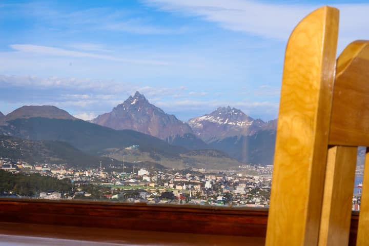 Vistas Al Canal/ Info. De Actividades/ Familiar - Ushuaia