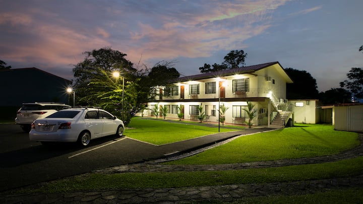 Volcano View #10 /Central Location/free Parking/ac - La Fortuna