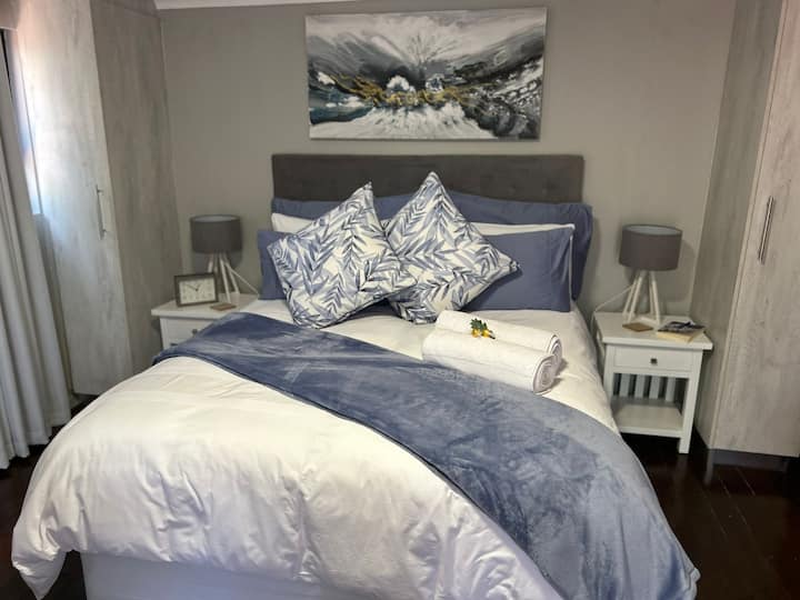 Luxury Tranquil Treehouse & Hot Tub in Pretoria - Treehouses for Rent ...