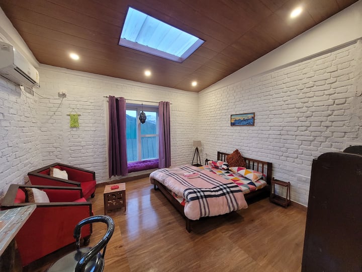 Beautiful Ac Studio Apartment - Himalay Homestays - デーラー・ドゥーン