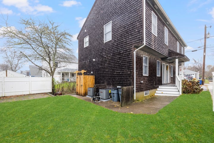 Narragansett Home-walk To Beach (Unit A) - Narragansett, RI