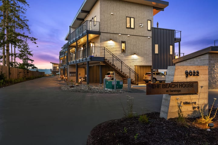 Beachfront Location! Ocean Views From Huge Balcony - Mount Washington