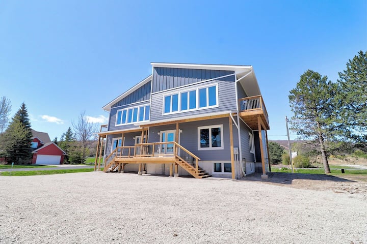 Blue Mountain Chalet - New - Collingwood