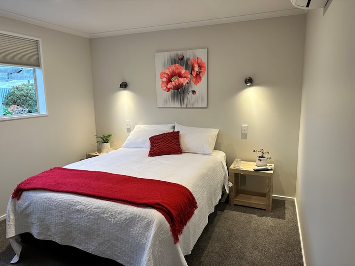 Lake Dunstan Trailhouse - Cromwell