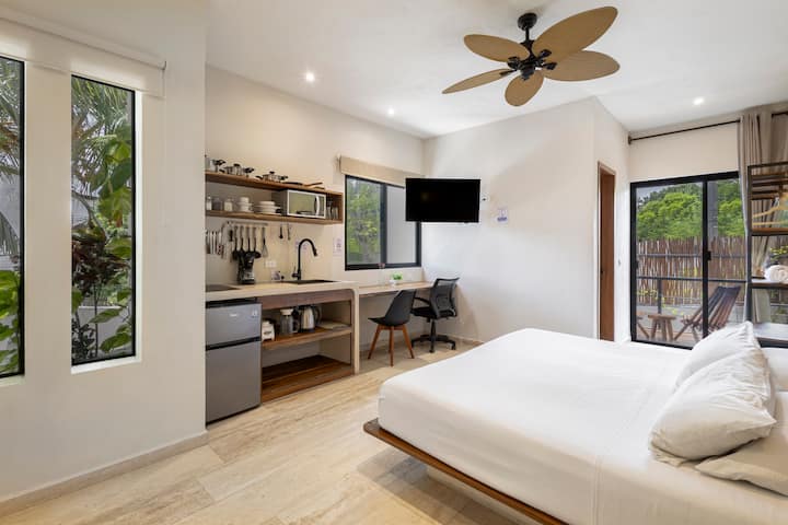 Pool & Street Parking, Balcony, Fully-equipped - Tulum