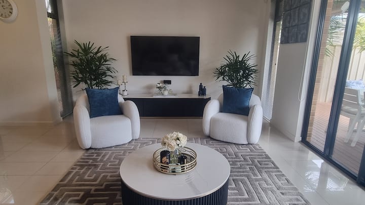 Luxury 2 Storey Home In West Beach - Glenelg