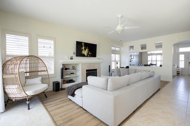 Roomy + Upscale, Xl Sofa, 2 Desks, Tahoe 30min - Reno, NV