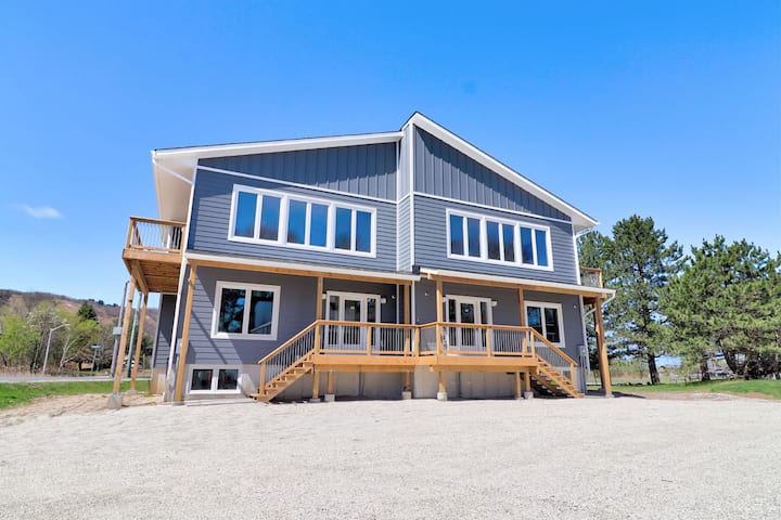 Big Modern Blue Mountain Chalet - Collingwood