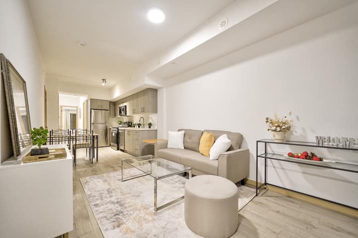 New Condo Apt 2br 2wr Highway 401 On Sheppard Ave - Toronto, ON