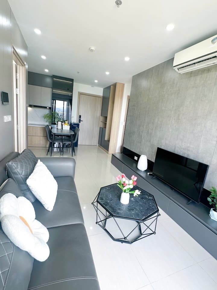 Penthouse On 20th Floor*2br*pool *Gym *Near Center - Vietnam