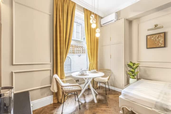 Chic Fulham Hideaway | A/c, Patio & Designer Style - Fulham