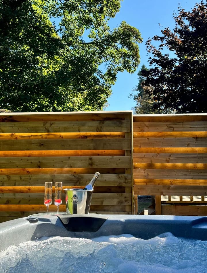 Epona 8 - Hot Tub - Perth - Pet Friendly - Perth