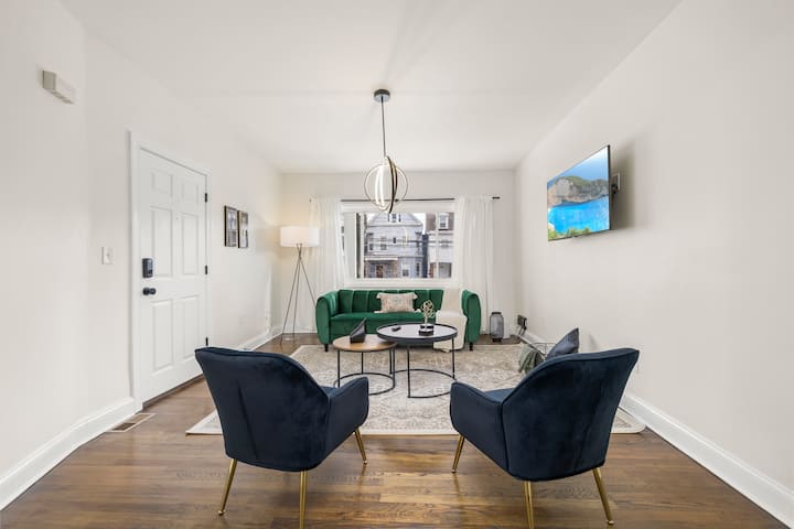 2 Bedroom Apartment With Parking - New York City