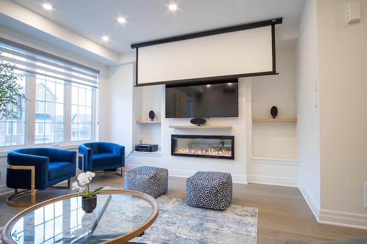 Modern 4-bed Townhome With Cinema & Roof Terrace - Oakville