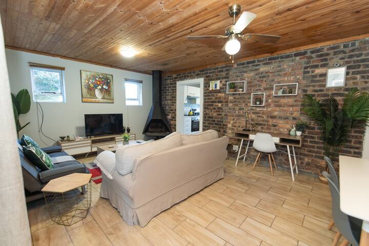Wild Paradise Flat In Port Elizabeth - Port Elizabeth