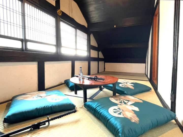 【Jr駅前・最大15名】64畳ldkと忍者部屋体験|駐車場付き一棟貸し宿 - Tsu