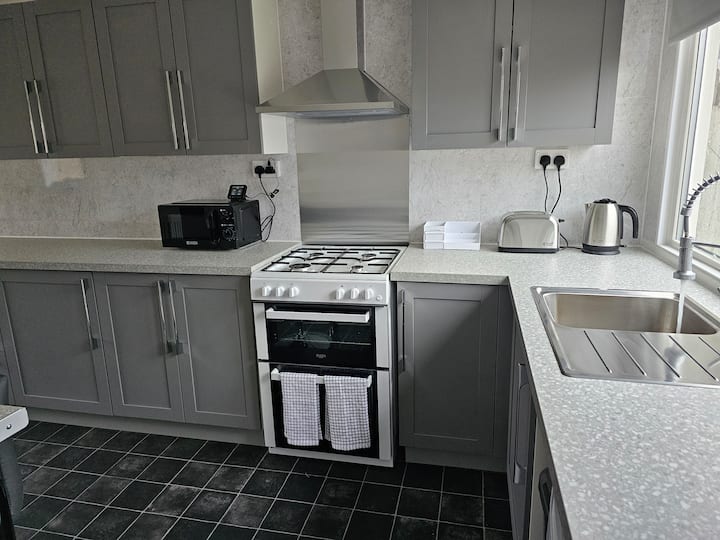 Airport,nec,jlr,bham. Entire House 5 Beds. - Birmingham