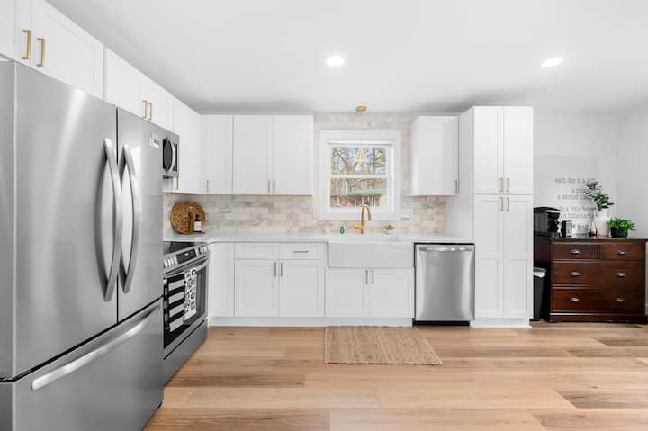 Cute Canton Bungalow - Extended Stay - Canton, GA