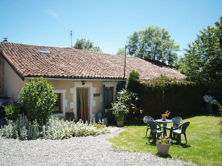 Tranquille Vienne Gites Confolens Gedeeld Zwembad. - Ranska