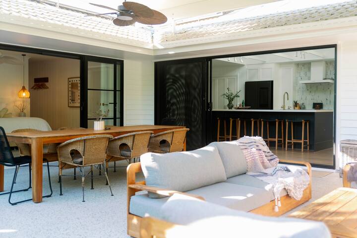 Luxurious Colonial Bungalow With Pool And Jungle - Coolum Beach