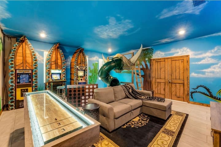 Magical 9-bdrm Haven In Storey Lake W/pool & Spa - Kissimmee