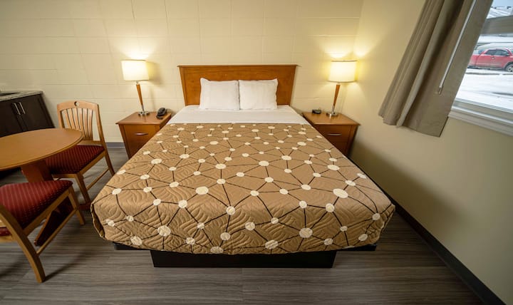 Northern Lights Inn Room 2 - Fort St. John