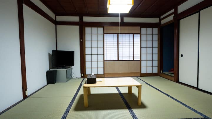 「天神の家」立山の間(4人部屋)/日本のベニスと呼ばれる内川が近く!古民家をリフォーム - 다카오카시