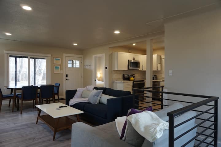 Bright & Cozy Whole House - Lakewood, CO