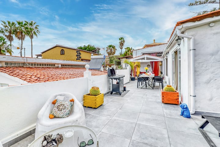 Family Villa W/ Grill • Terrace • Pool • Hot Tub - Playa de las Américas