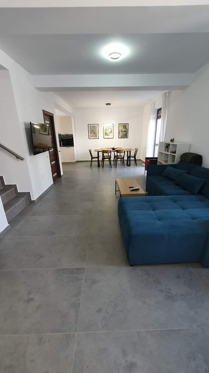 Mrș House2 - Bucarest
