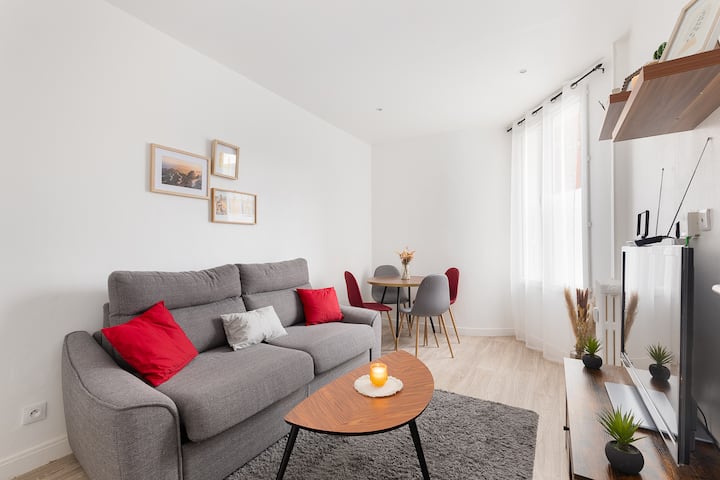 Michaud | Charmant Appartement Près De Paris - ibis Paris Porte de Clichy Centre