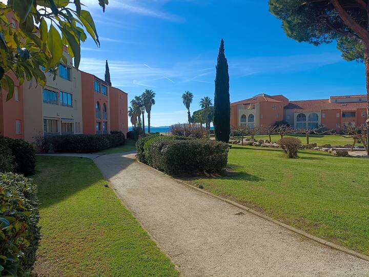 Appartement Pieds Dans L'eau Avec Clim Mobile - La Londe-les-Maures