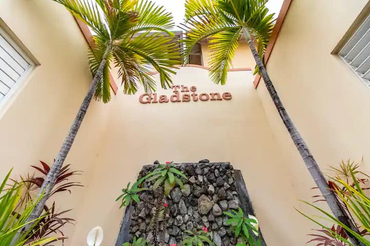 New Kingston Retreat: Personalized Tours & Comfort - Kingston