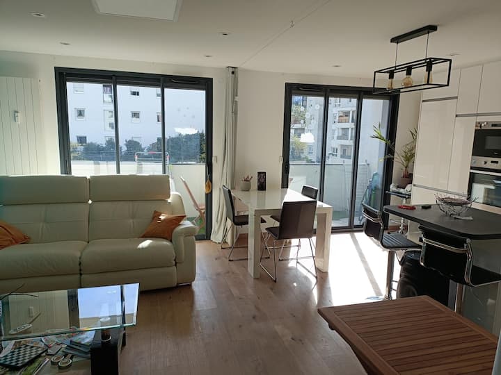 Plein Sud Zen - Centre Gare T3 75m2 - Parking Wifi - Annecy