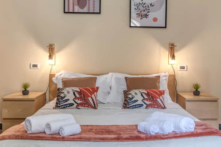 Elegant Flat 10 Minutes Walk To Maggiore Square - Болонья