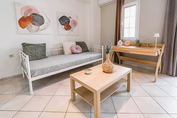 Prime Location Near Lions Square (Spacious Studio) - イラクリオン