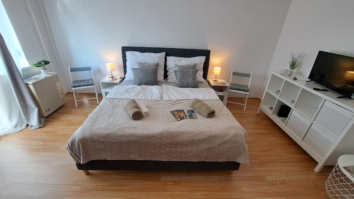 Sleeps 2-4, Bright Place, Ac& Free Parking - Szeged