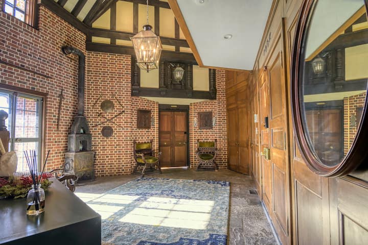Master's Suite · 1920s Tudor Estate, Hunt Valley - Maryland