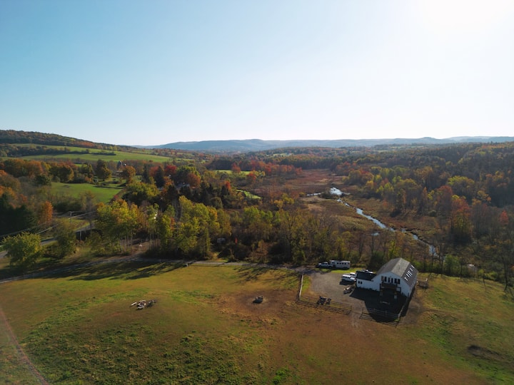 Irish-inspired Hunt Box Retreat For Horse Lovers - Grafton Lakes State Park, Grafton