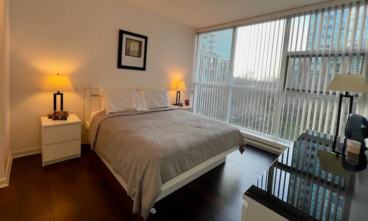 Big, Bright&modern Condo By Science World/downtown - Vancouver